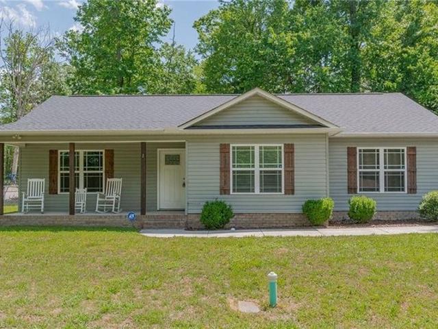 1 Lambeth Dr, Thomasville, NC 27360