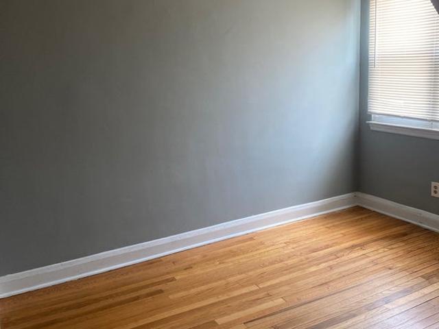 1 large bedroom for rent