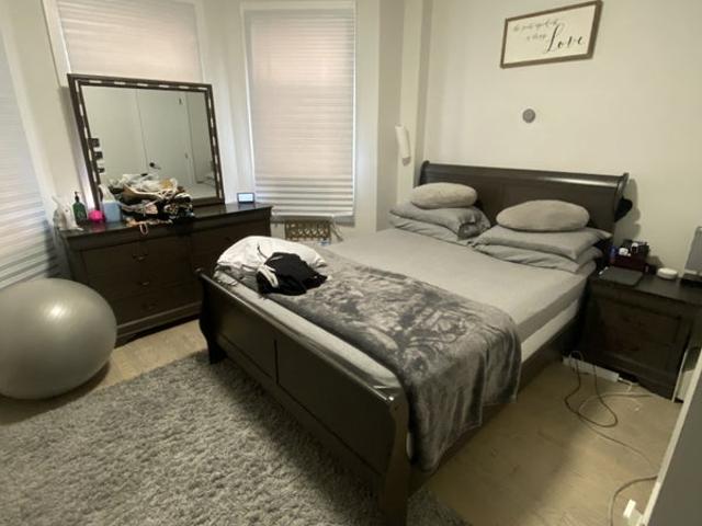 1 Large Bedroom For Rent $950/M. A/C & Utilities