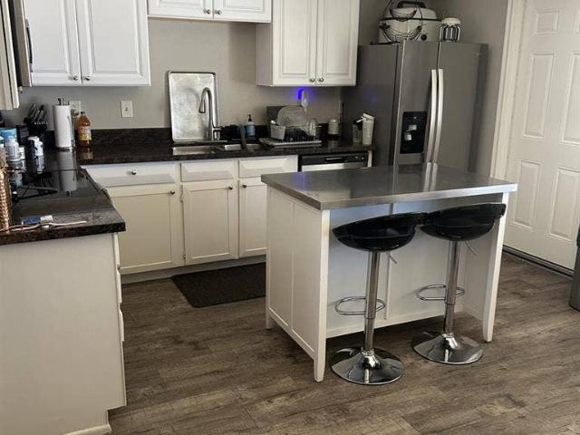 1 large bedroom for rent in house