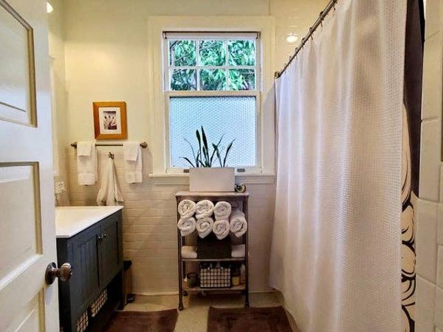 1 large bedroom in LGBTQ+ household