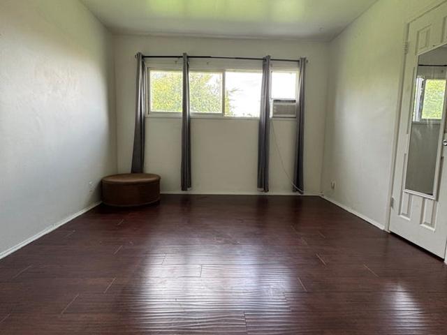 1 large bedroom utilities included