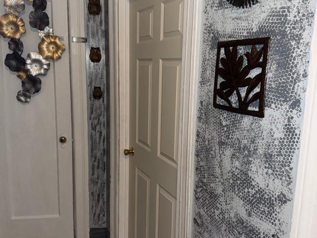 1 LARGE ROOM AVAILABLE IN THE BRONX