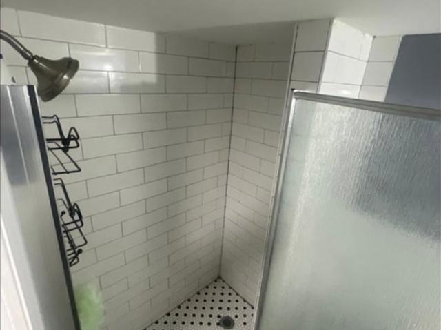 1 large room for rent