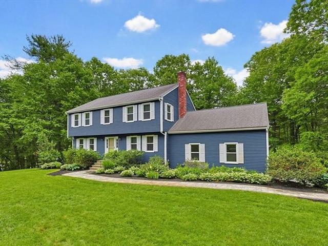1 Leone Ln, Mendon, MA 01756