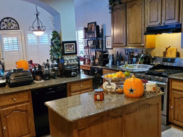 1 LG PRIVATE ROOM with amenities, furnished, open