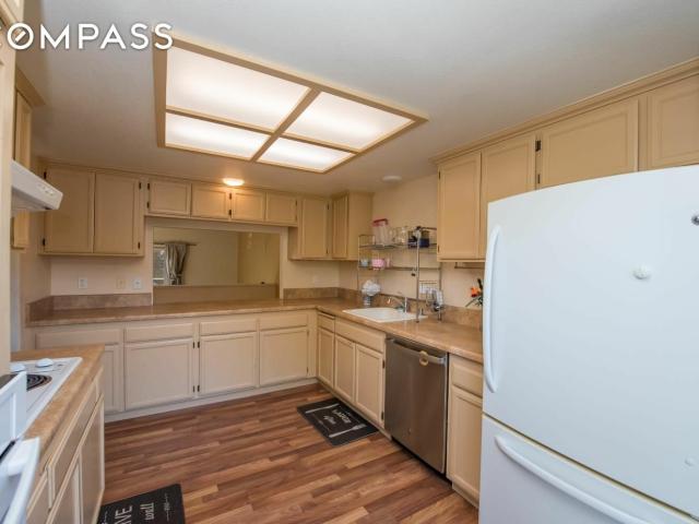 1 Liberty Ln, Petaluma, CA
