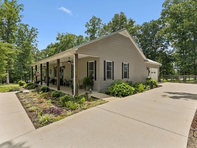 1 Lillie Ln, Lawrenceburg, TN 38464