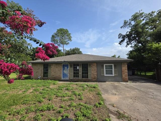 1 Linda Ln, West Columbia, TX 77486
