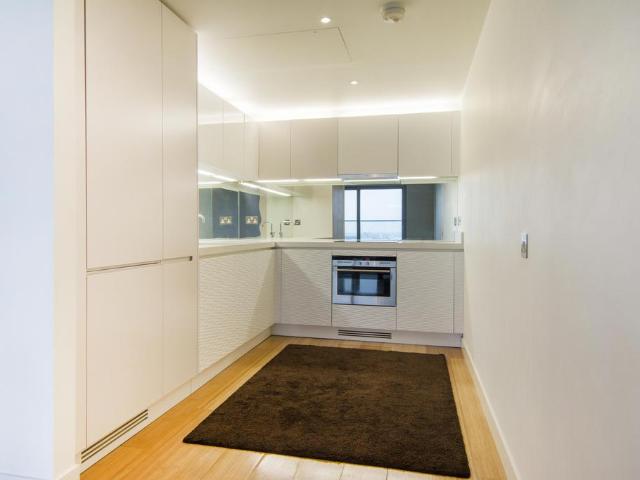 1 Pan Peninsula Square, London, E14 1 bed flat to rent £2,500 pcm £577 pw