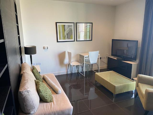 1 Pan Peninsula Square, London E14 Studio to rent £1,800 pcm £415 pw