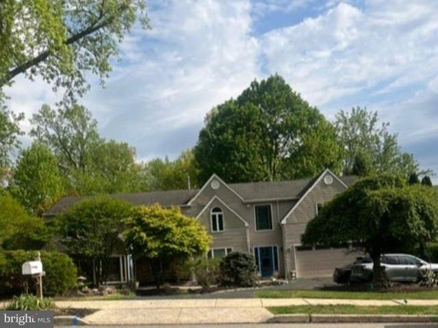 1 Pear Tree Ln, Lafayette Hill, PA 19444