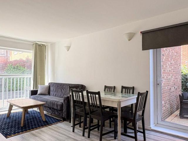 1 Pelling Street, London E14 2 bed apartment to rent £2,250 pcm £519 pw