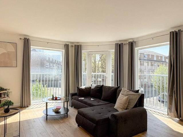 1 Pelling Street, London E14 2 bed apartment to rent £2,350 pcm £542 pw
