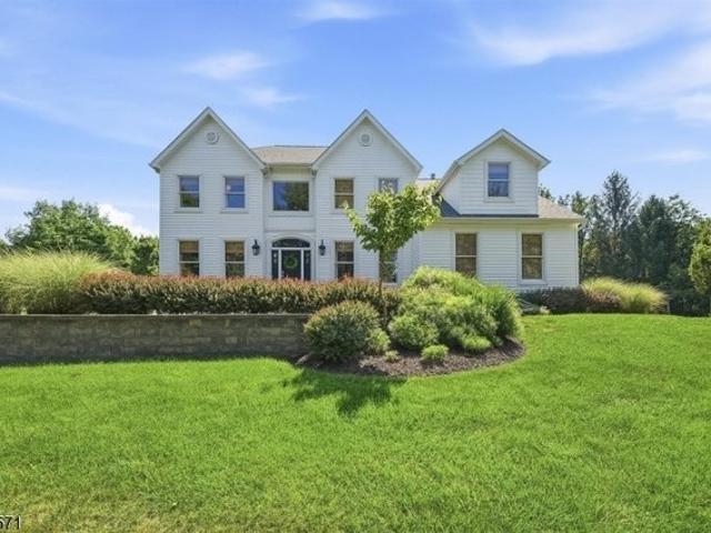 1 Pendleton Ct, Clinton Township, NJ 08801