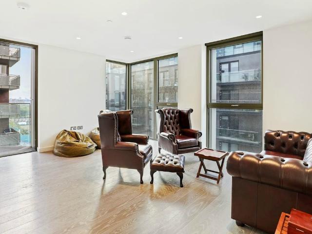 1 Pilot Walk, Greenwich, London SE10, 1 bed flat to rent, £1,985 pcm | PrimeLocation