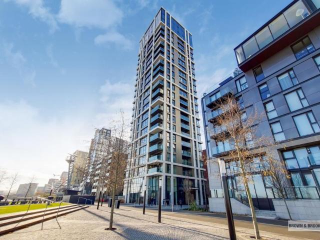 1 Pilot Walk, London SE10 2 bed apartment to rent £3,000 pcm £692 pw
