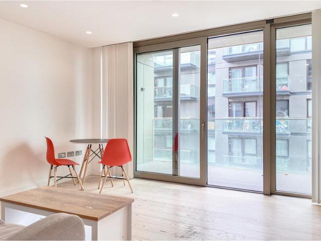 1 Pilot Walk, London SE10 Studio to rent £2,000 pcm £462 pw