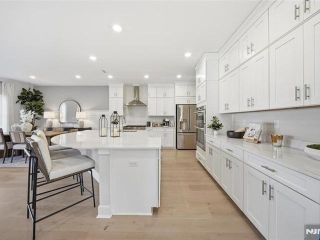 1 Pimlico Pl, Oakland, NJ 07436