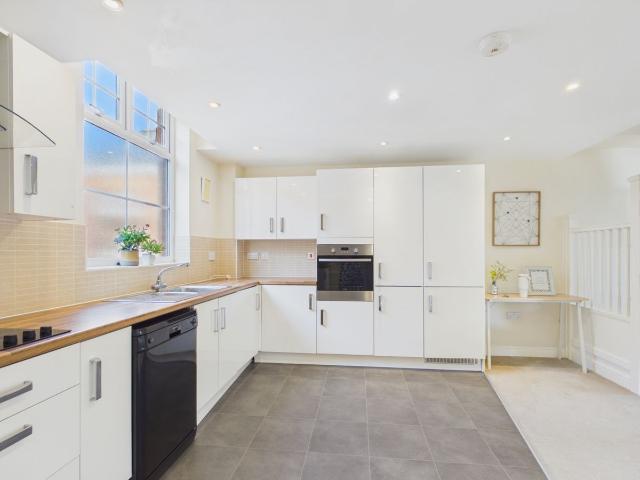 1 Powell House, Dowling Street, Swindon SN1, 2 bed terraced house to rent, £1,300 pcm | PrimeLocation