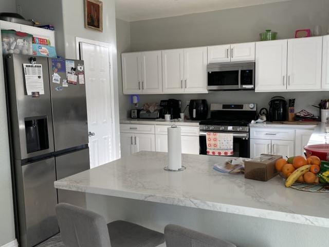 1 private bedroom & shared bathrooms