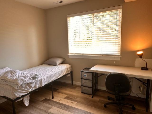 1 private room in a house in West Seattle