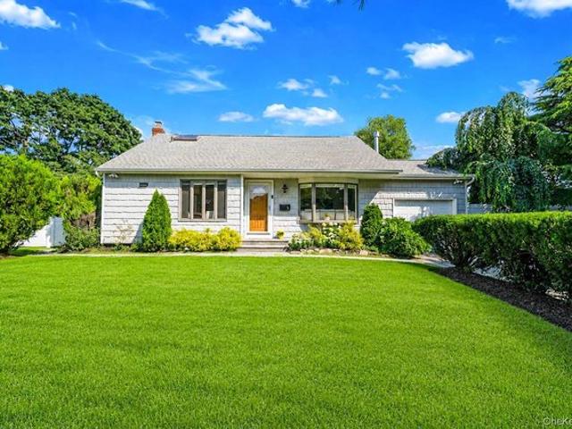 1 Rutgers St, Smithtown, NY 11787