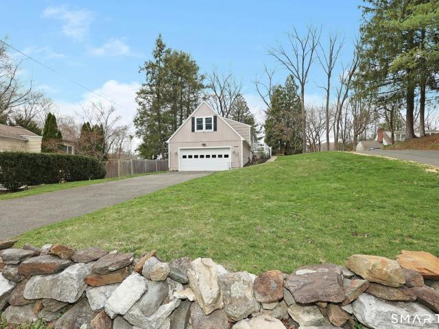 1 Rainbow Dr, Ridgefield, CT 06877 | MLS #24164 | Compass