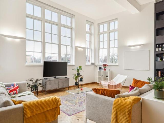 1 Reed Place, Clapham, London SW4 2 bed flat to rent £4,000 pcm £923 pw