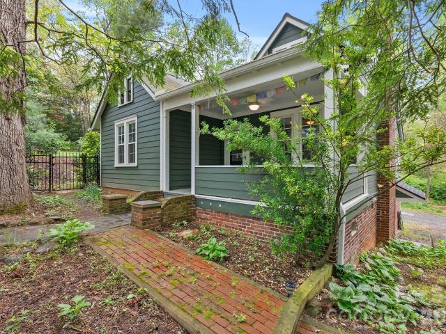 1 Ridgefield Pl, Asheville, NC 28803 | MLS #4357 | Compass
