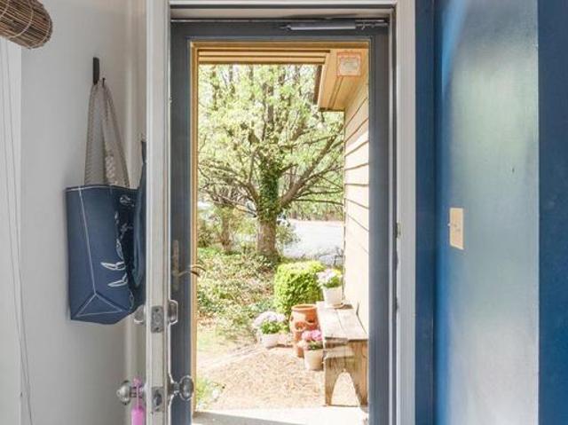 1 Ridgeview Cir