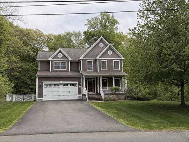 1 Ridgeview Dr, Farmington, CT 06032