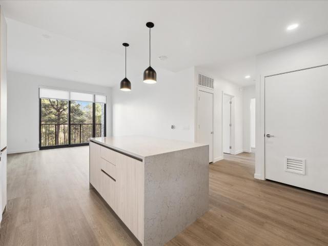 1 Riva Row 406