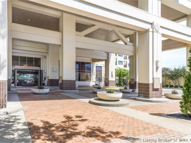 1 Riverpointe Plaza 907