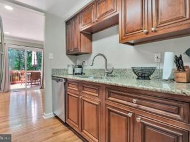 1 Rm with shared Bath in Townhome