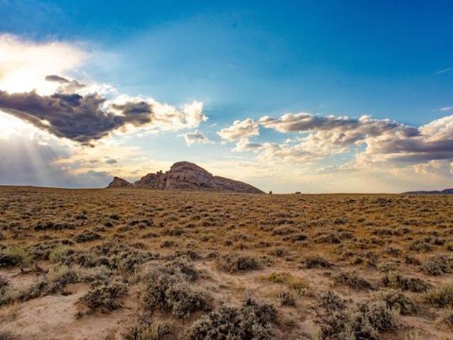 1 Rocky Gap Rd, Leo, WY 82327