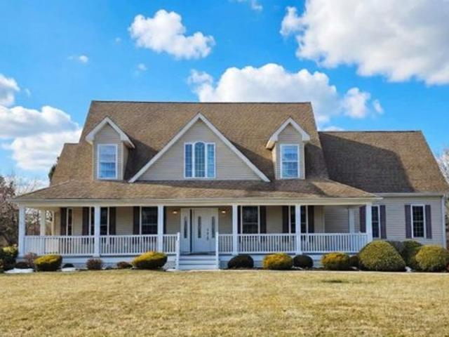 1 Robin Ln, Cold Spring, NJ 08204