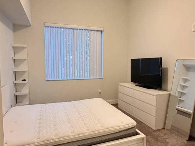 1 room 1 bathroom for rent