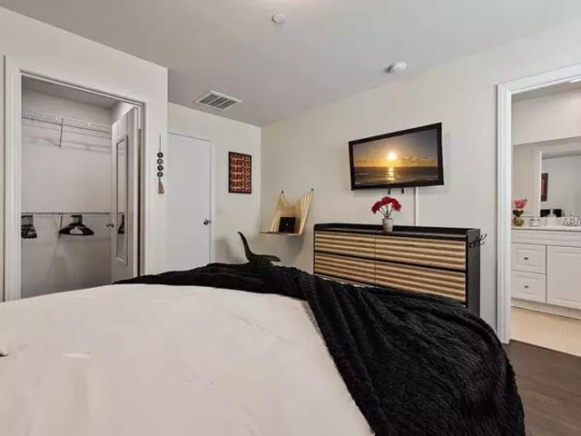 1 room, 2 housemates, 250 sqft room Price may not include required fees and charges. Price shown reflects the lease term provided