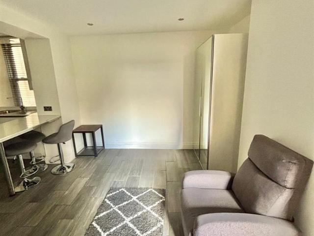 1 room apartment to let