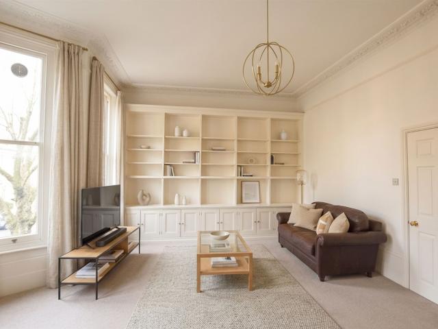1 room apartment to let in Warwick Avenue London, London W9 2PP, united_kingdom