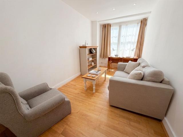 1 room apartment to let in Finchley Road London, London NW8 0NU, united_kingdom