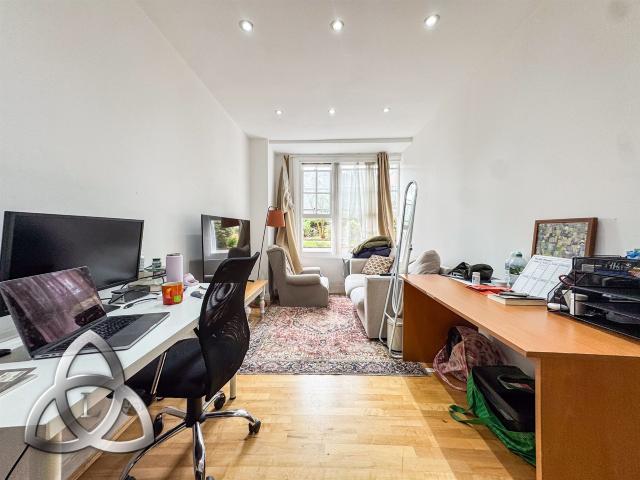 1 room apartment to let in Flat 10, Apsley House 23 29 Finchley Road London, London NW8 0NU, united_kingdom