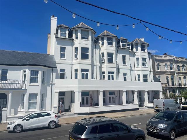 1 room apartment to let in Marine Parade, Worthing, BN11