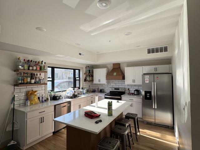 1 room available on 1 University Ct, Normal IL