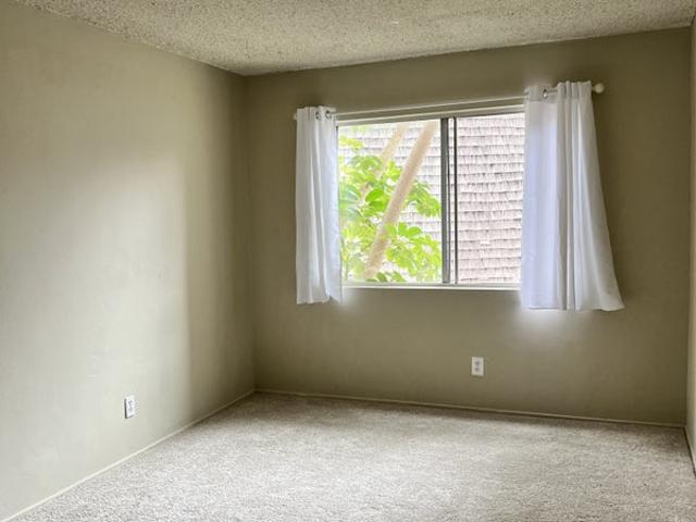 1 room available in a Point Loma Condo. 2 Bd/2 Ba