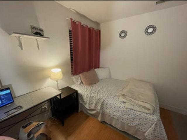 1 room available in Female preferred house
