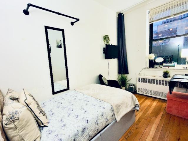 1 ROOM AVAILABLE IN 3 BEDROOM APARTMENT