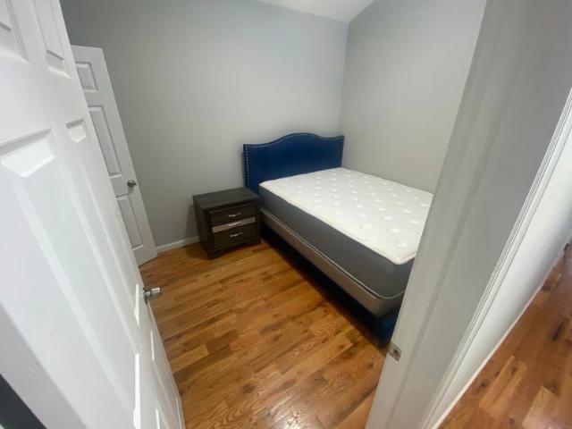1 Room available in 3 bedroom apt