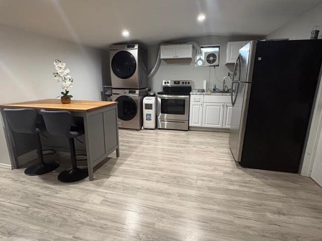 1 room available in 3 bedroom apt